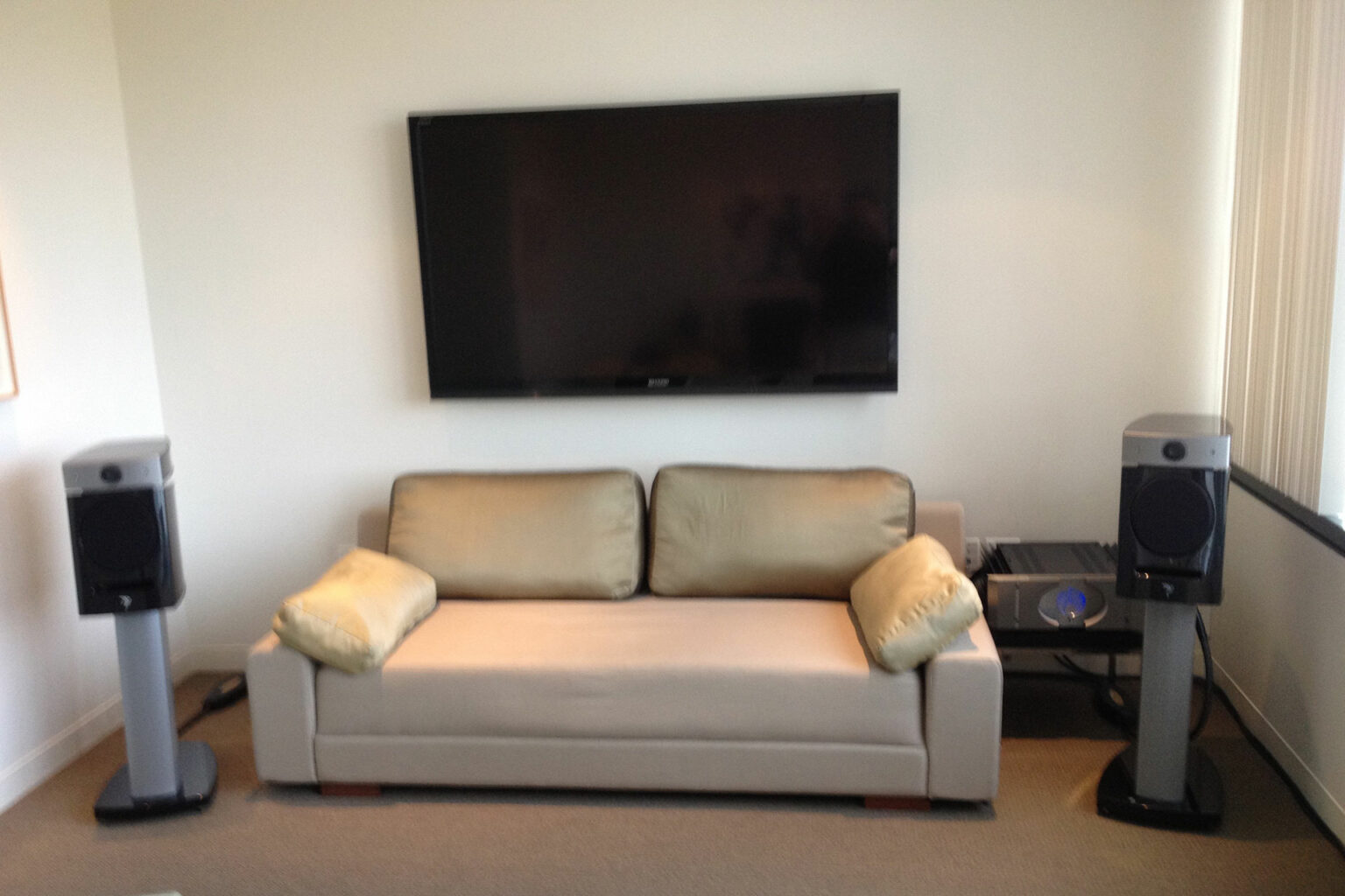 What Audiophile Speakers Are For You: Bookshelf or Floorstanding