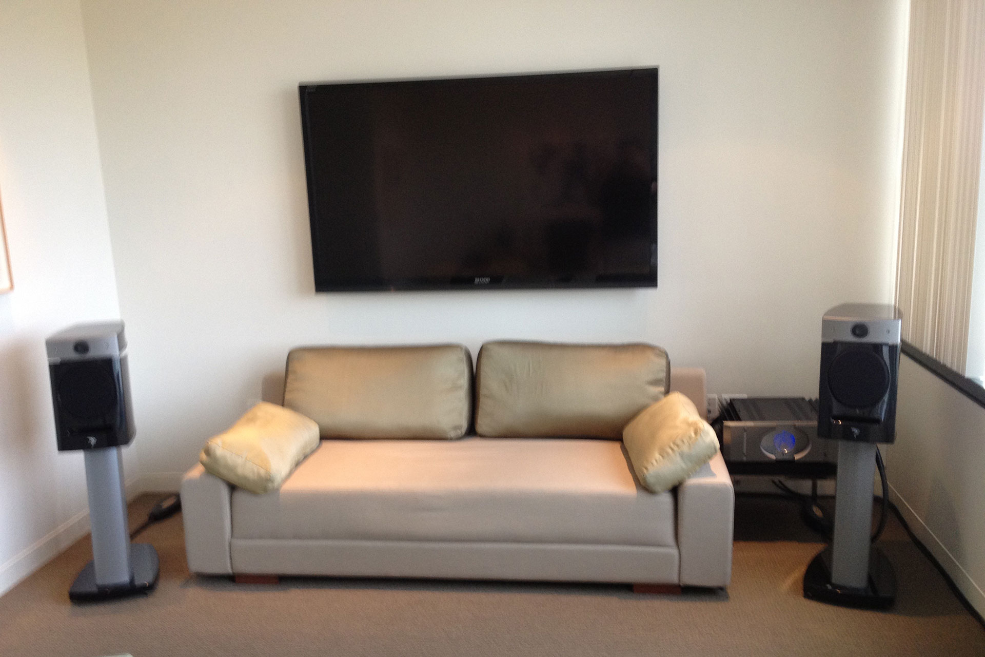 What Audiophile Speakers Are For You: Bookshelf or Floorstanding