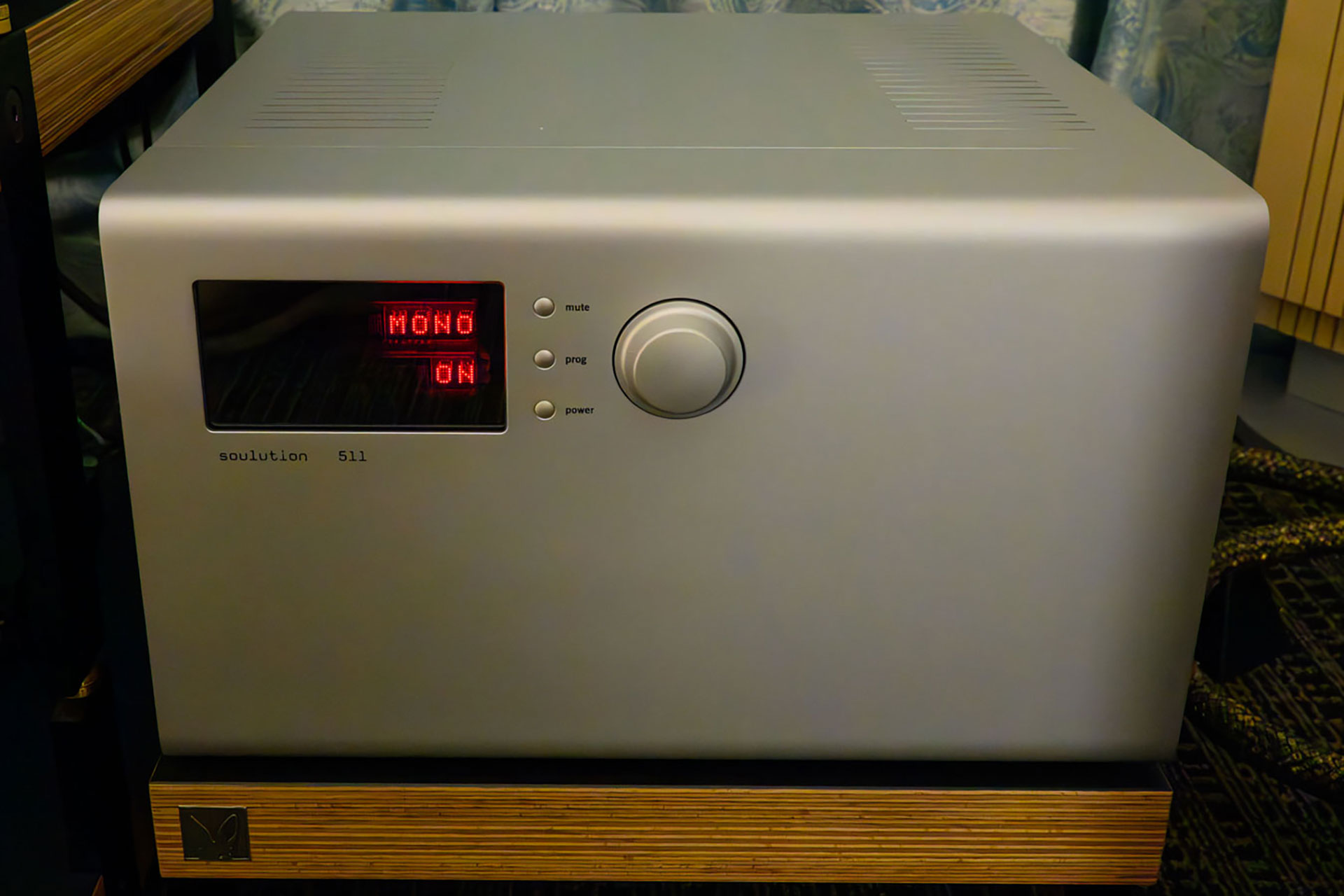 How Important is Using a Solid Audiophile Equipment Rack?