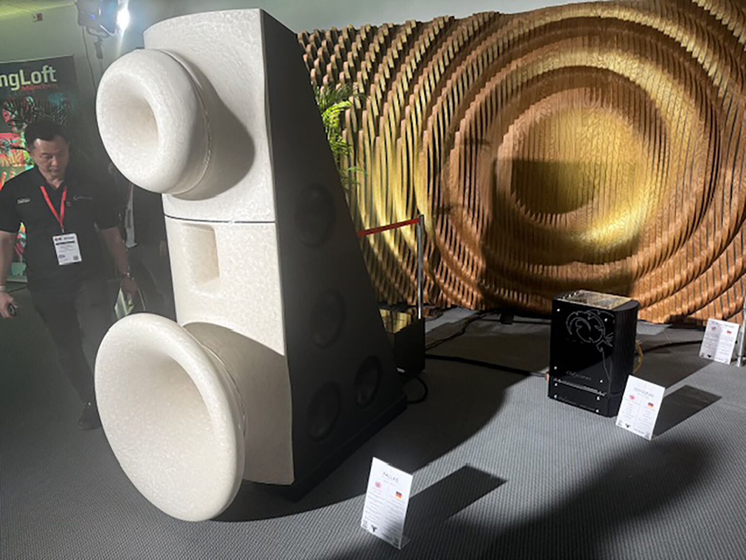 Reviews of audiophile Amps, Speakers, Preamps, DACs, Subs...